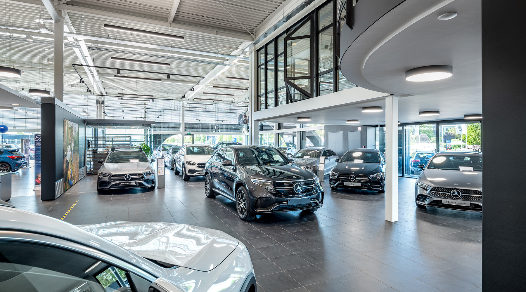 Mercedes-Benz contact